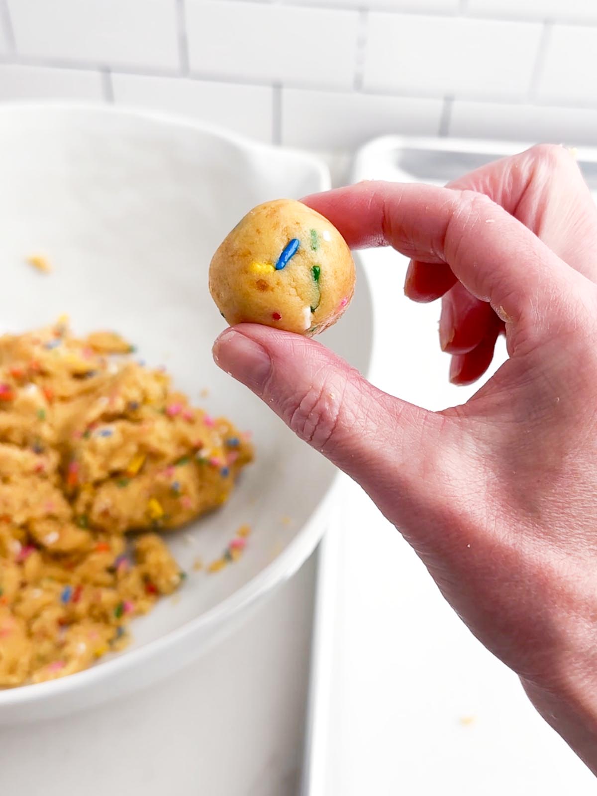 Funfetti Cake Pops (No Bake) - Midwestern Holidays
