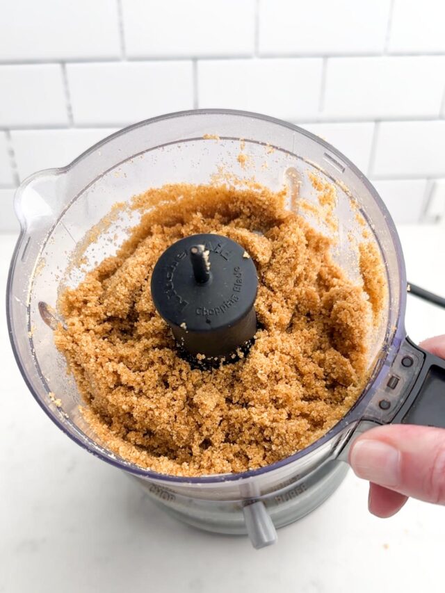 Mini Graham Cracker Pie Crust Recipe - Midwestern Holidays