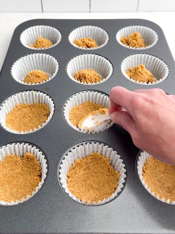 Mini Graham Cracker Pie Crust Recipe - Midwestern Holidays