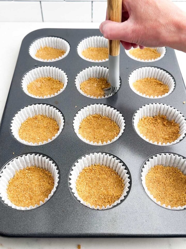 Mini Graham Cracker Pie Crust Recipe - Midwestern Holidays