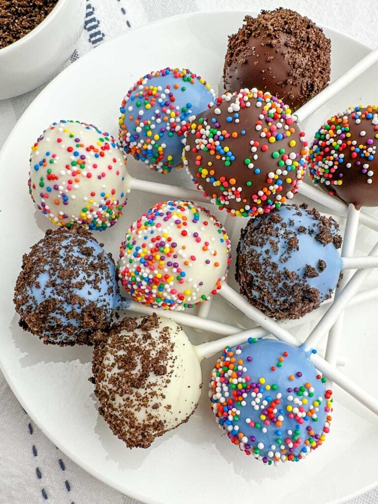 No-Bake Cake Pops - Midwestern Holidays