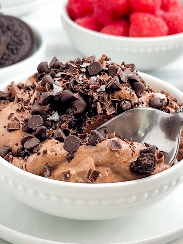 No-Bake Chocolate Mousse Pie - Midwestern Holidays