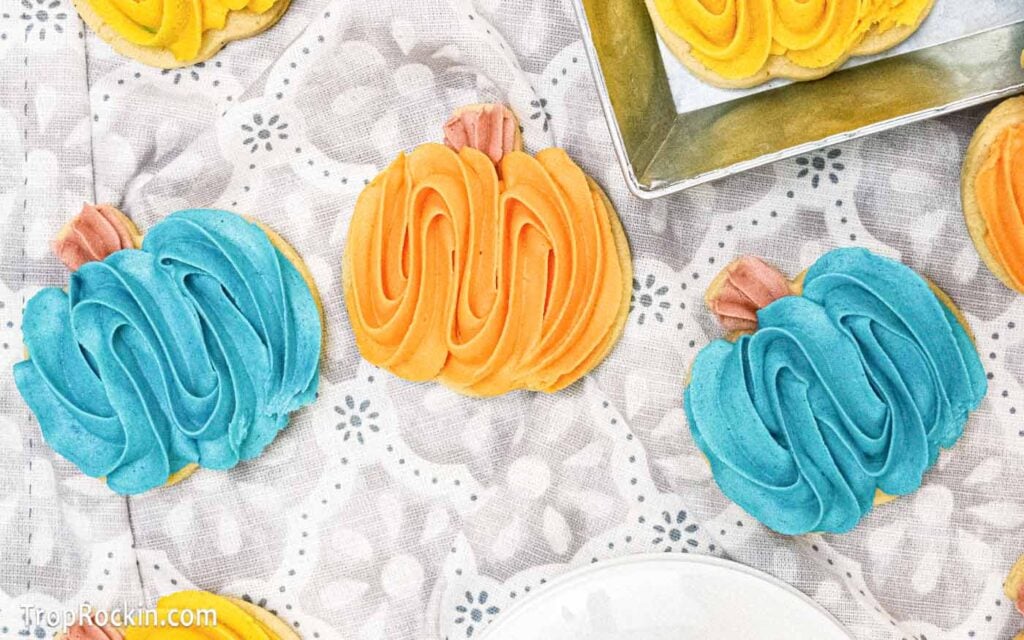 17 Fall Cut Out Cookies + 7 Frosting Ideas - Midwestern Holidays