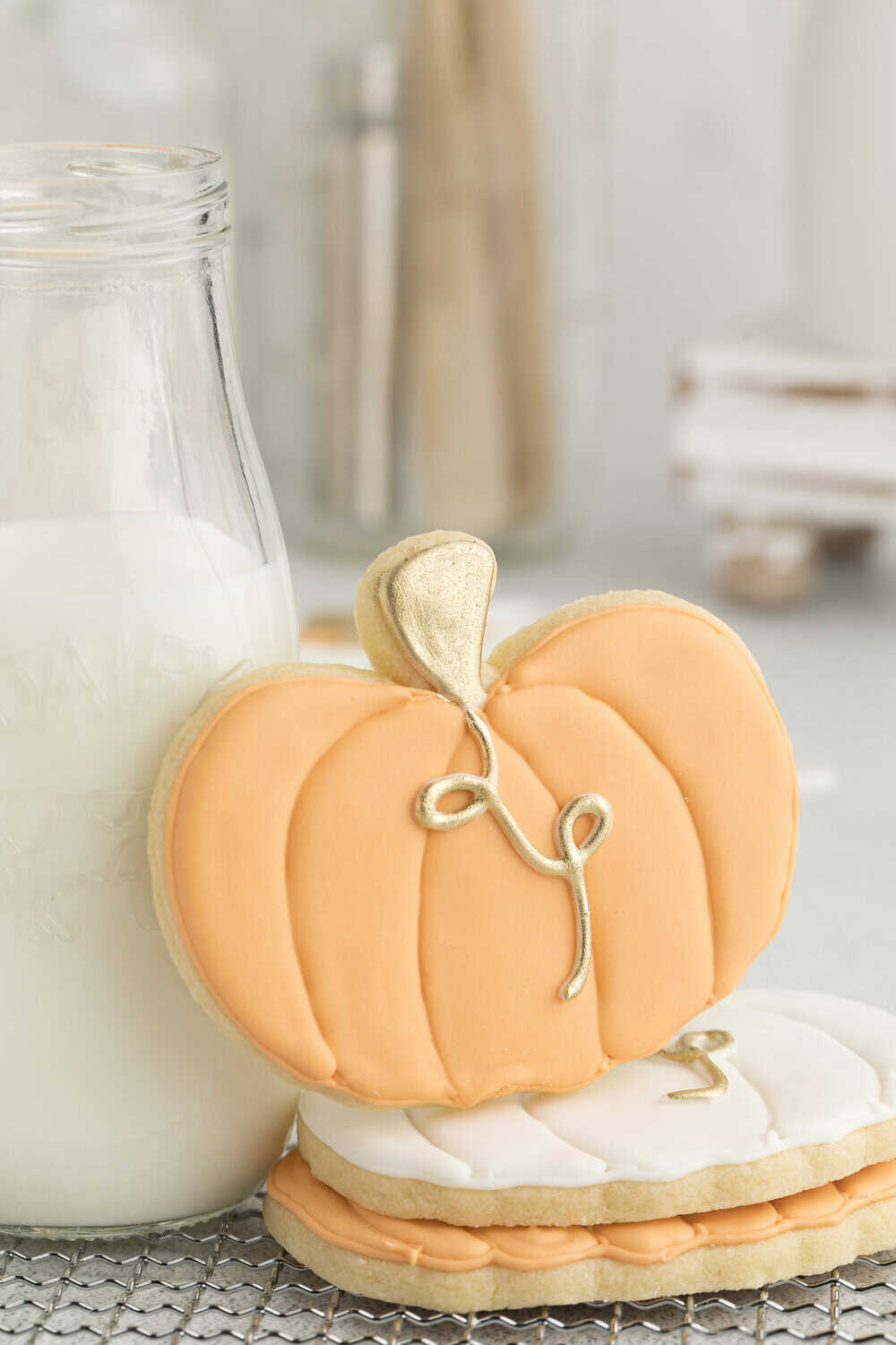 17 Fall Cut Out Cookies + 7 Frosting Ideas - Midwestern Holidays