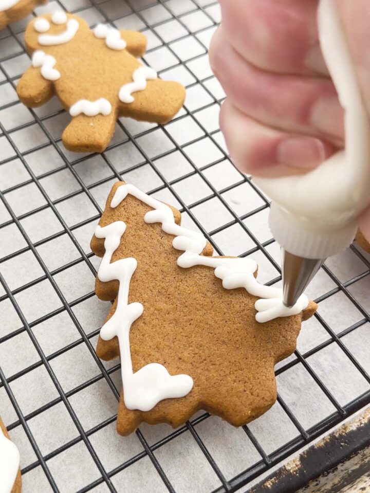Gingerbread Cookie Frosting (2 Ingredients) - Midwestern Holidays